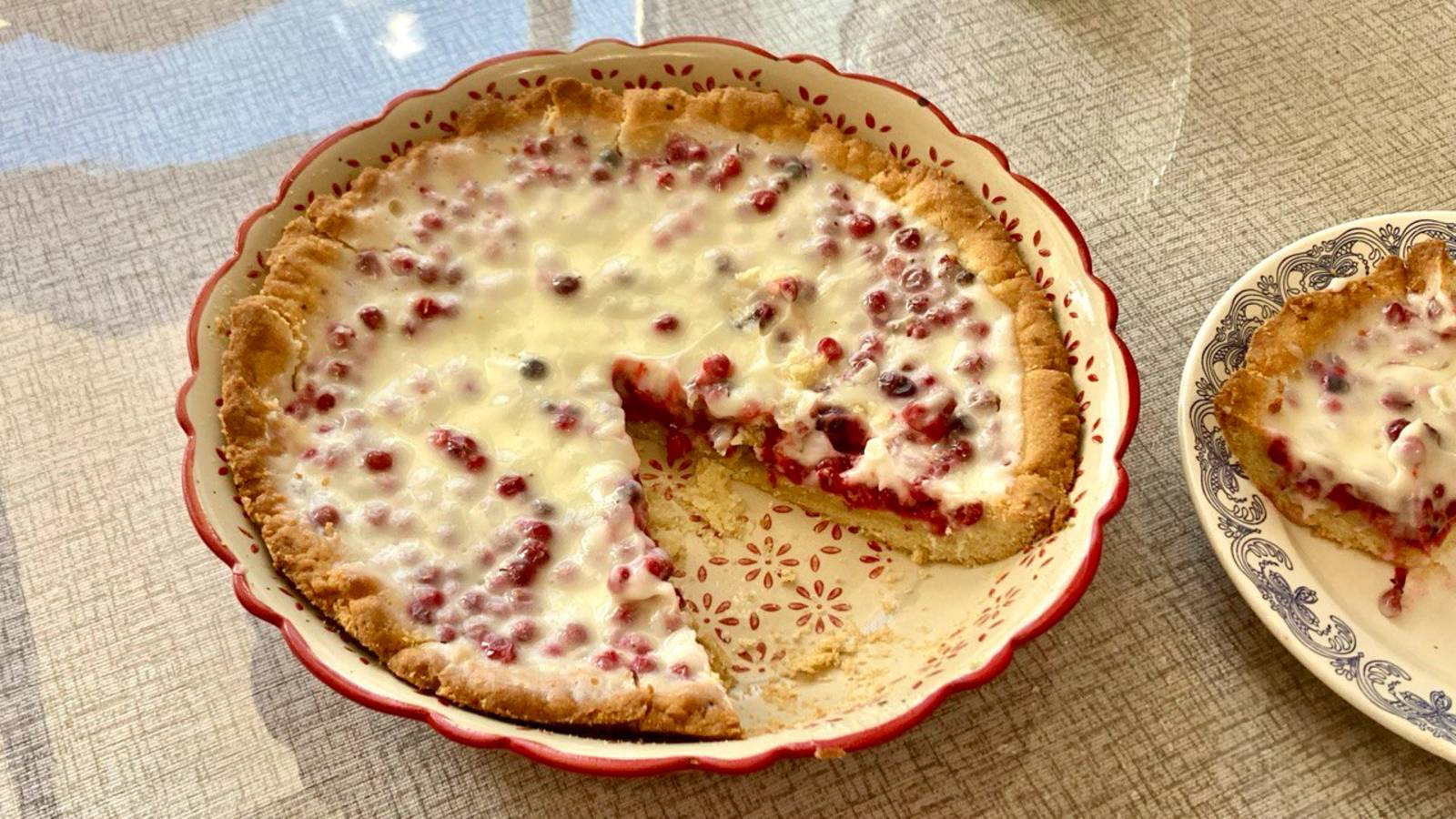 🍰 Пирог с брусникой и сметаной: самый простой рецепт (вкуснее любого торта)