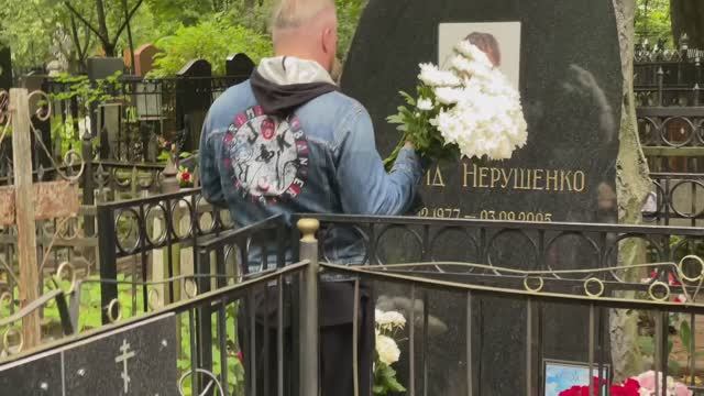 РОДИТЕЛИ УМЕРЛИ В ИСПАНИИ  , А МОГИЛА СЫНА ОСТАЛАСЬ В РОССИИ . МОГИЛА ЛЁНИ НЕРУШЕНКО | ВАГАНЬКОВСКОЕ