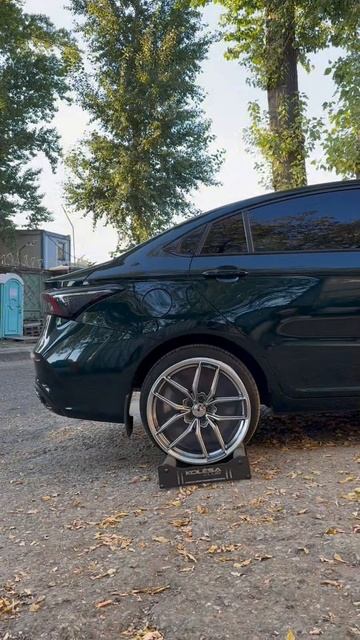 Omoda S5 GT на примерке дисков в 18-ом диаметре