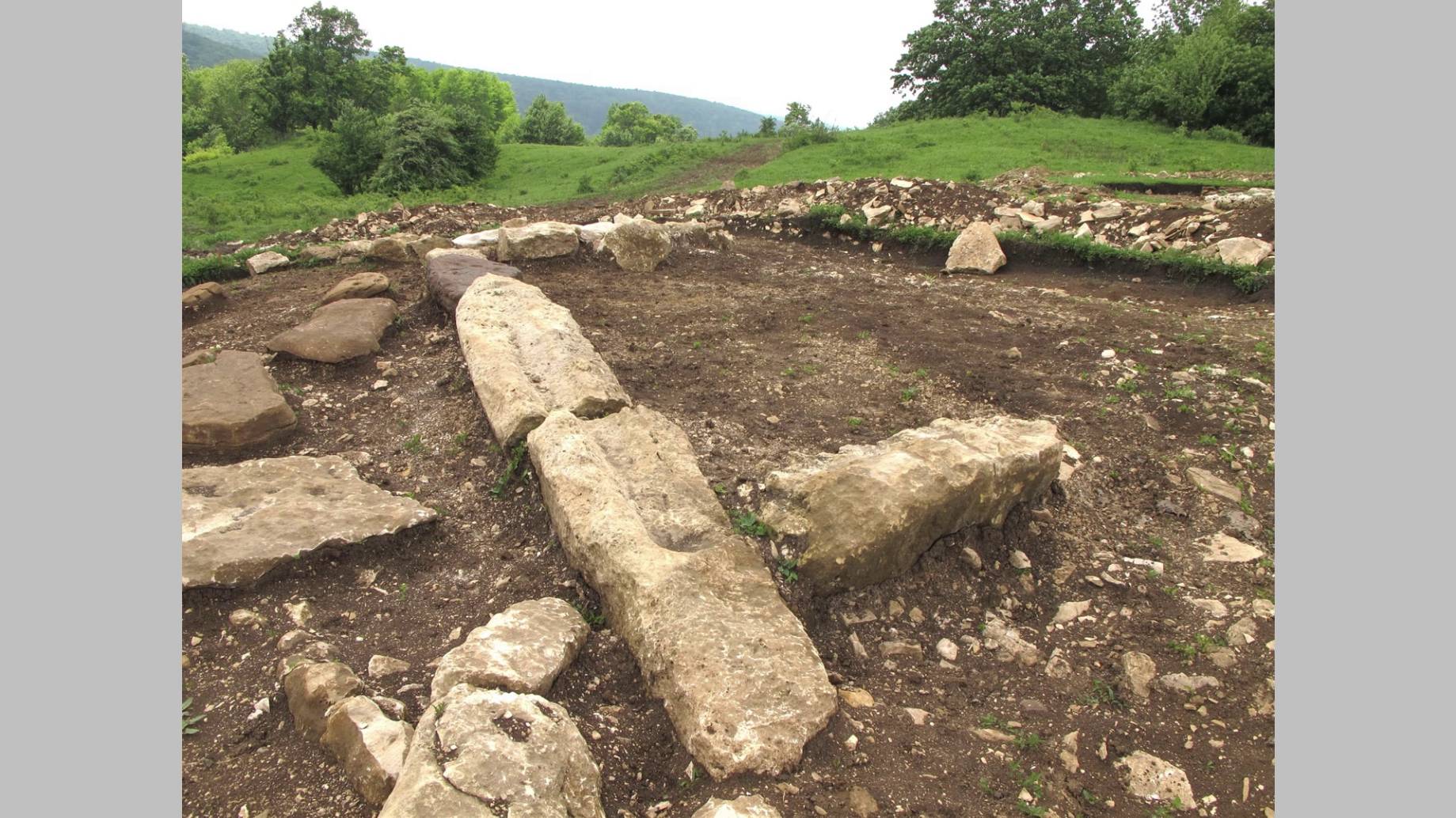 ДОЛЬМЕНОВЕДЕНИЕ 10 - основные элементы - пяточные плиты