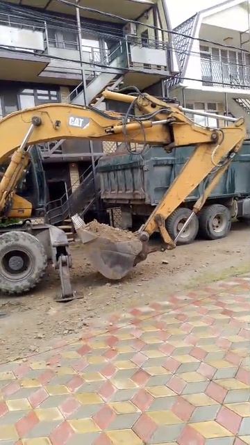 батя грузит под проводами 😉