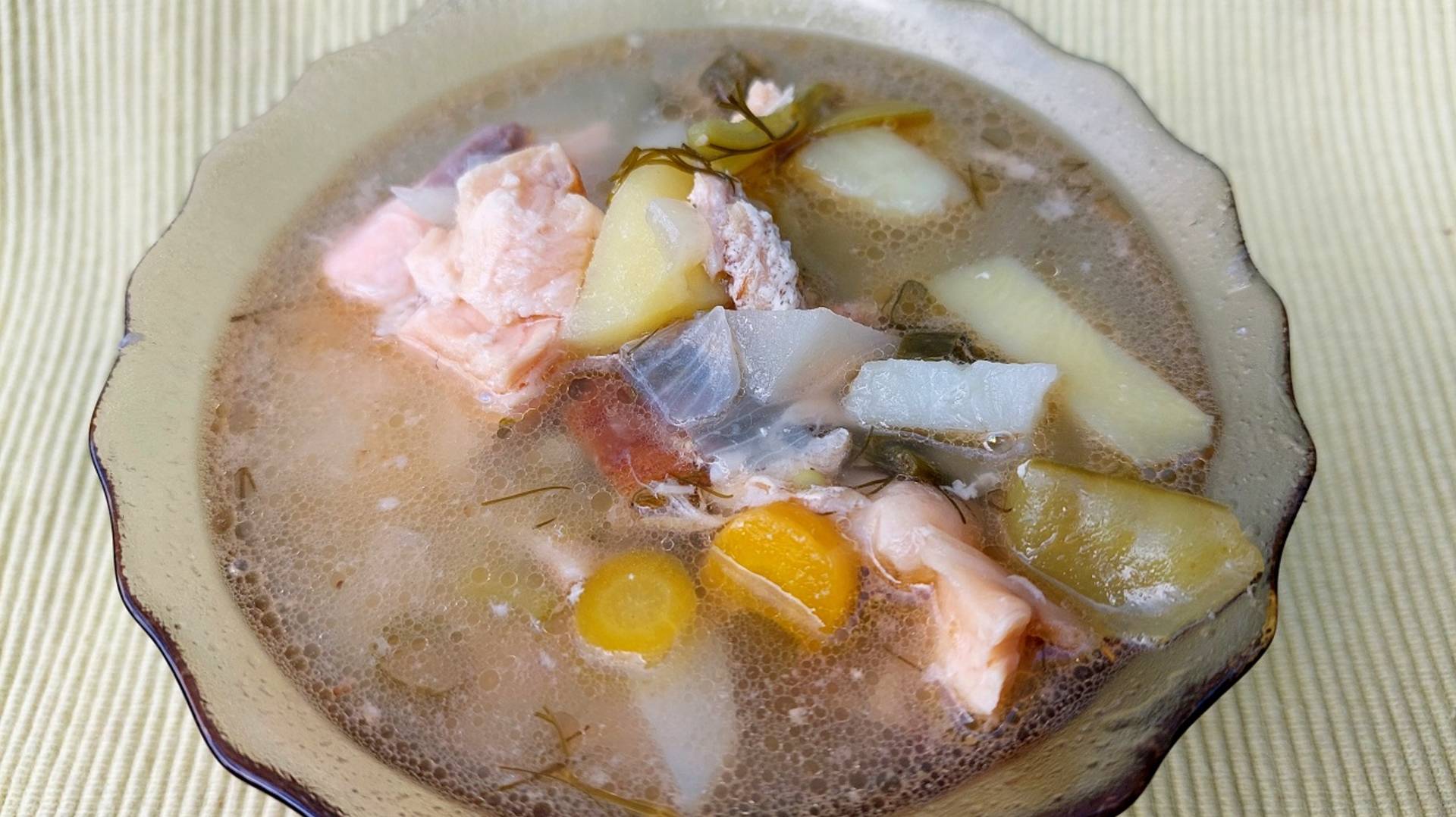 Рыбный суп с набора для ухи из сёмги. Очень вкусно несмотря на то, что очень бюджетно.