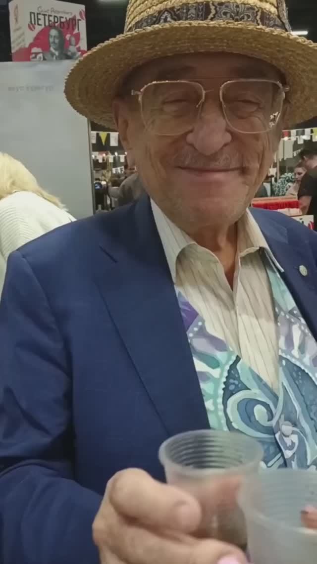 Мы с А.Б. Лигерманом ходили на фестиваль -Чашка