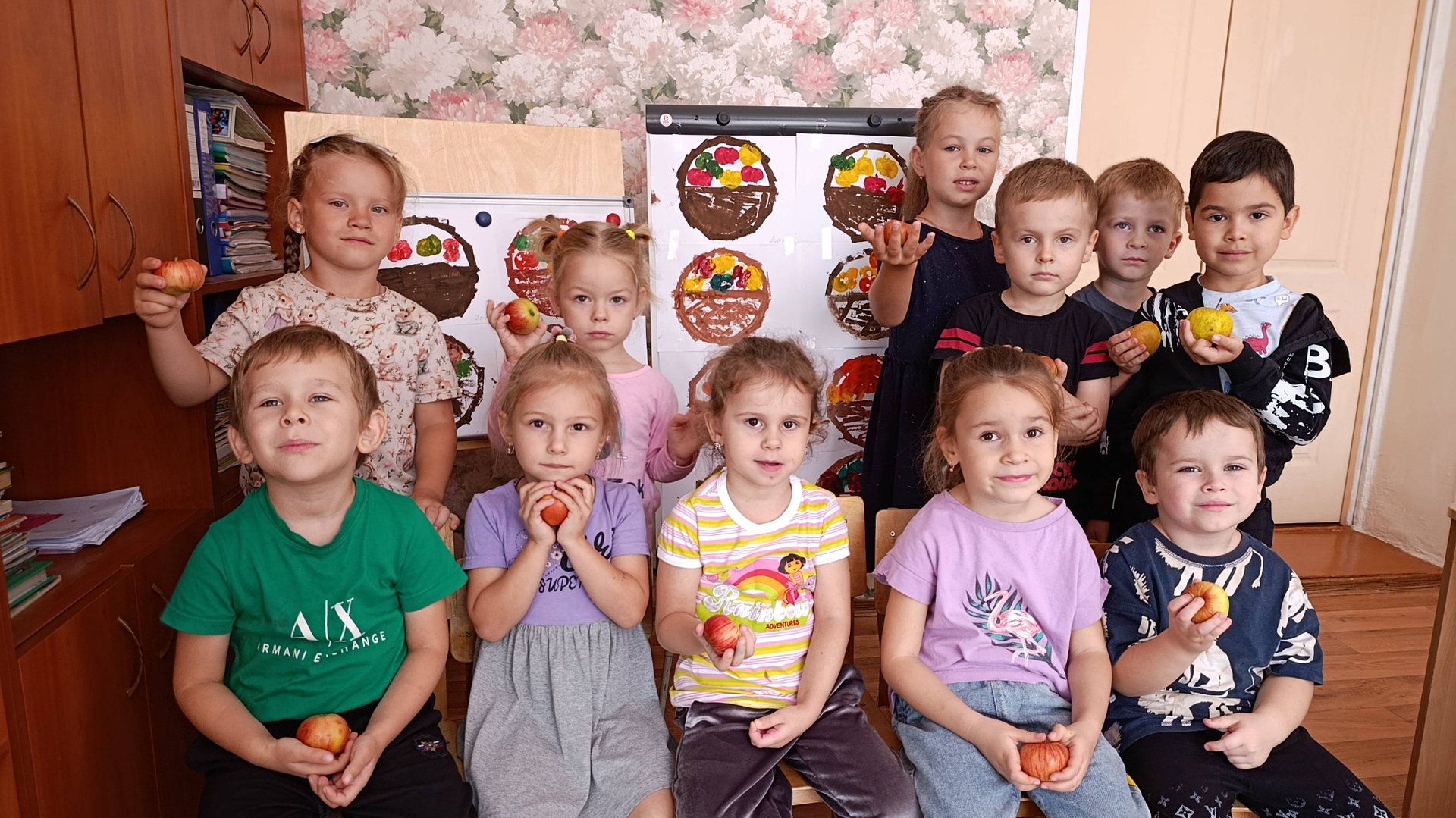 ЯБЛОЧКИ В КОРЗИНКЕ  сентябрь 2025