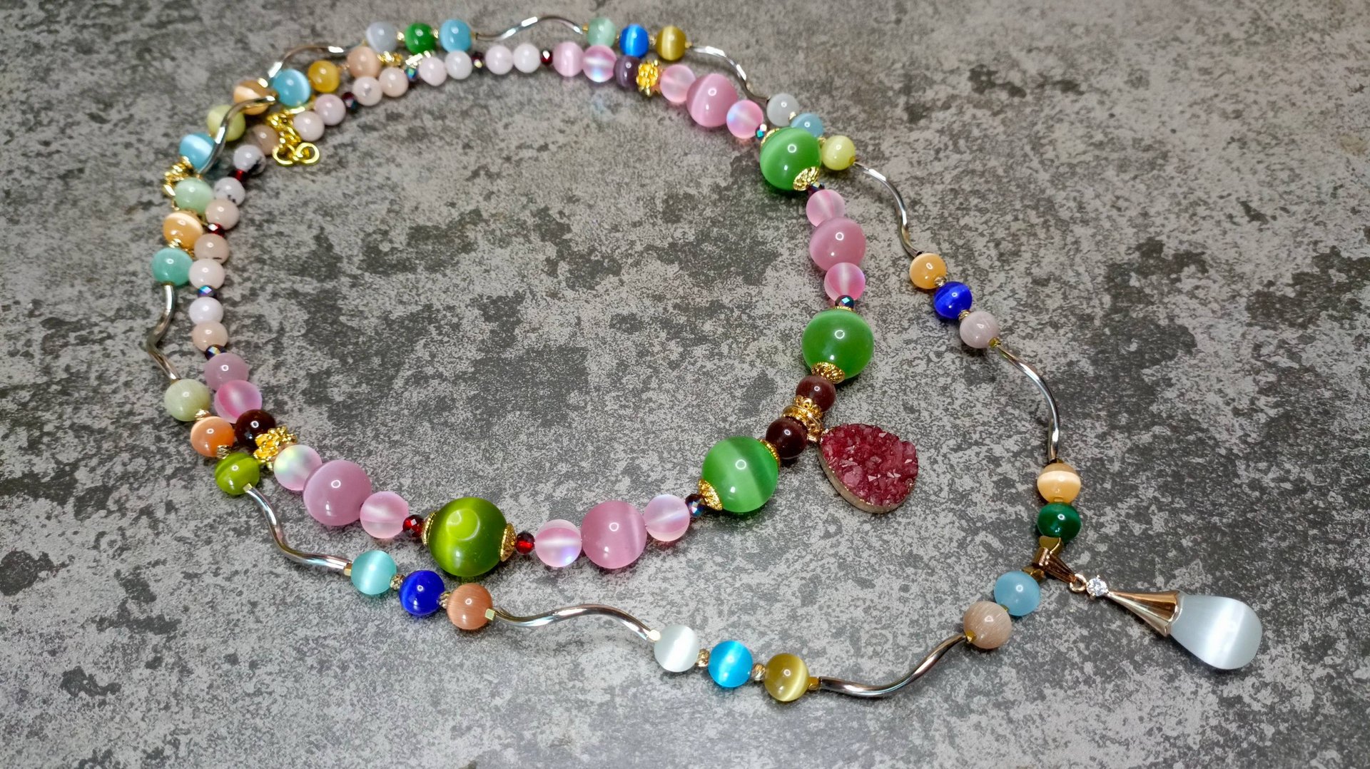 Все цвета радуги.