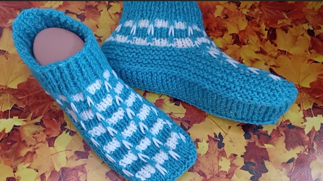 Бесшовные следочки ленивым жаккардом спицами⚡ Подробный мк🧶