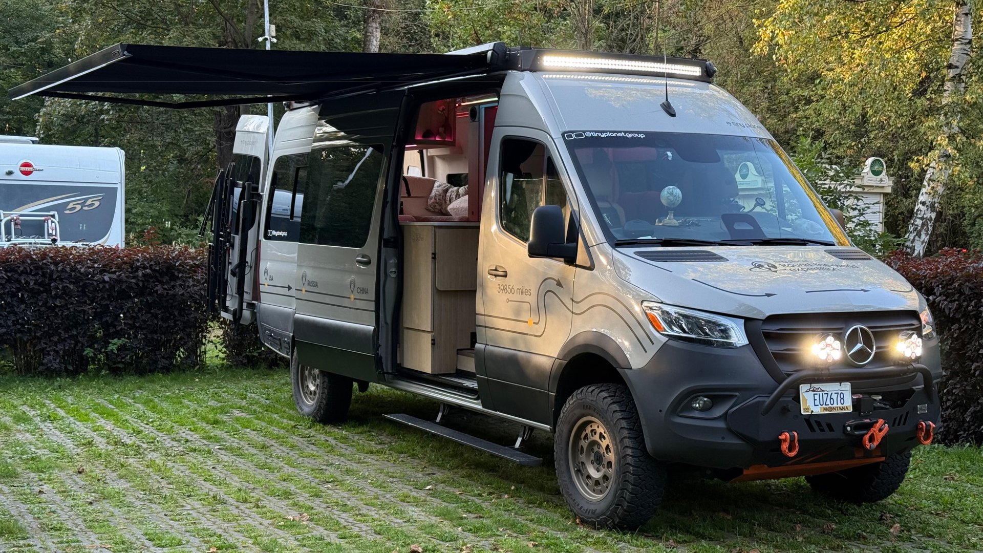 Россиянин построил автодом в США и поехал в кругосветку. Уже в Москве! Обзор автодома