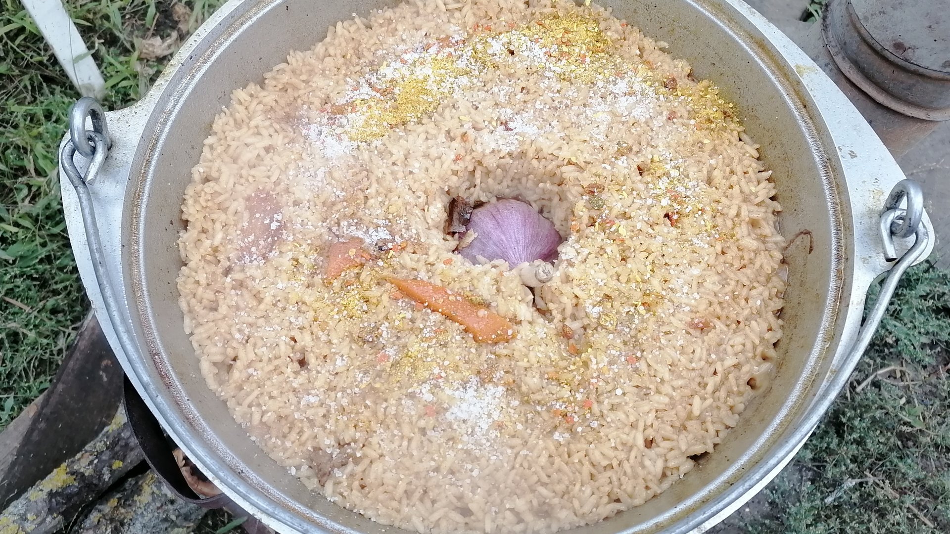 Плов в казане на костере / Плов из свинины / Вкусный плов / Как приготовить плов в казане