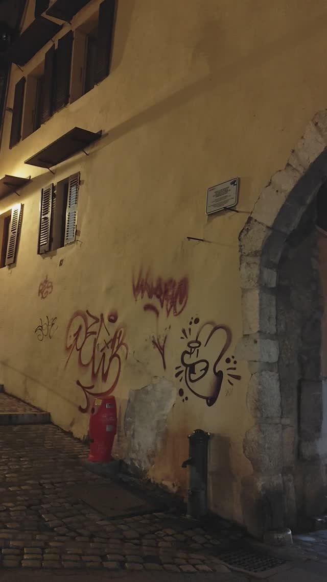 Европа страдает от граффити. В России такого нет