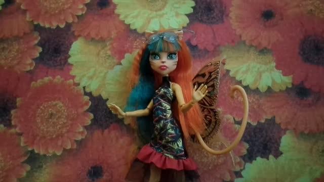 Подробный обзор на куклу Барби в сером свитере, молд Карл, из коллекции "Городской Блеск-the LOOK".