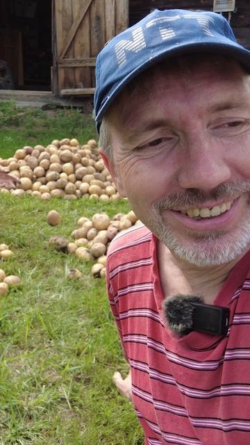 Так выглядит богатый белорус! Картошка - Ё, жена - Ё!