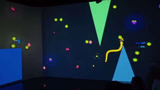 Пример мультиэкранной версии проектируемой маппинг-системы ARGAMECAST