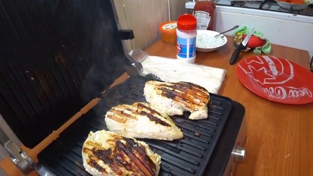 Обзор на гриль BBK BEG2004. Пробуем готовить!