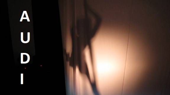 Воздушная реклама: артистка цирка Любовь Соколова в презентации автомобильного бренда "Audi"