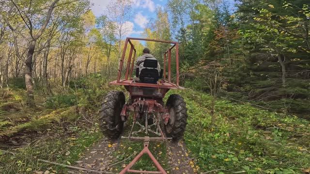 Запчасти для ЗИЛа ломаються прямо в руках! Трактор Т-25 по осенниму лесу, приехал в медвежий угол!