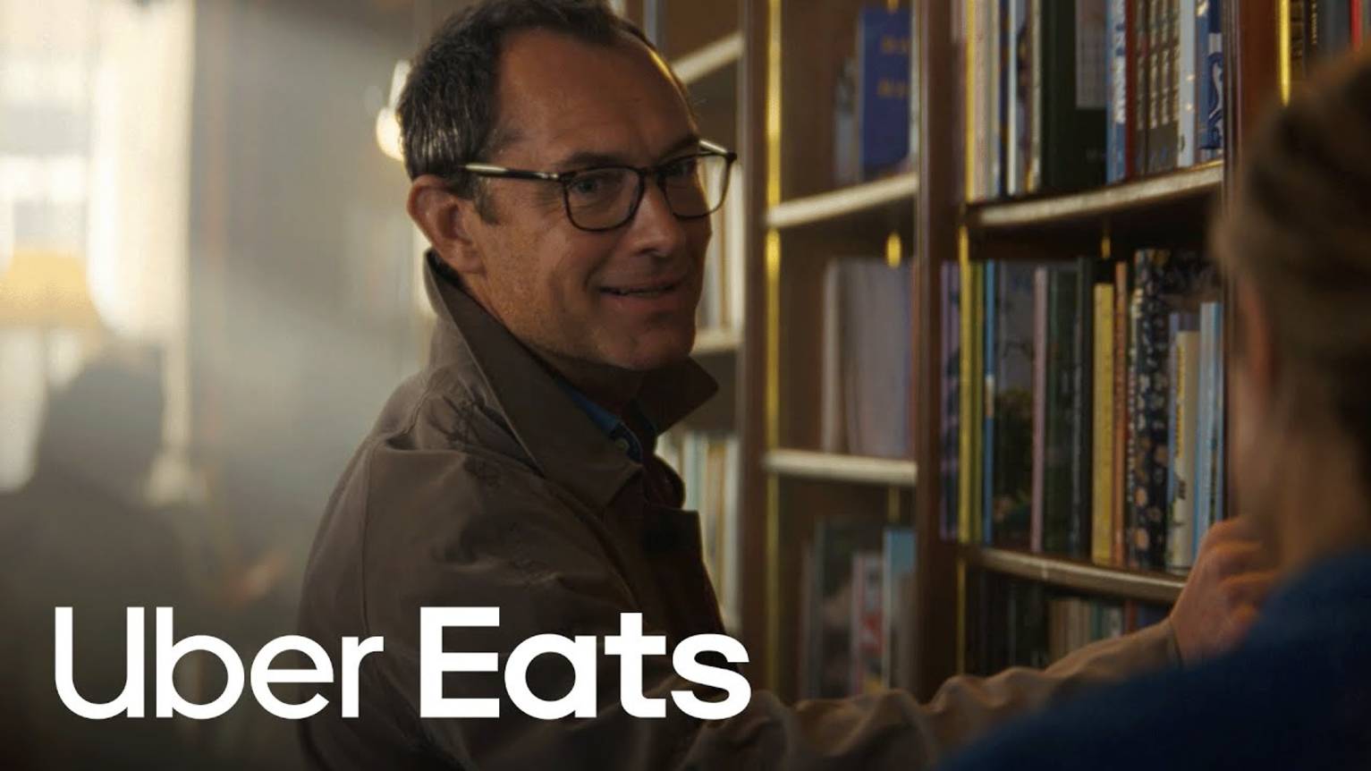 Джуд Лоу против ромкома: Uber Eats высмеивает клише в новой рекламе с британской иронией