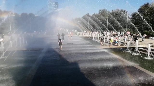 Фонтан в парке 300-летия Санкт-Петербурга