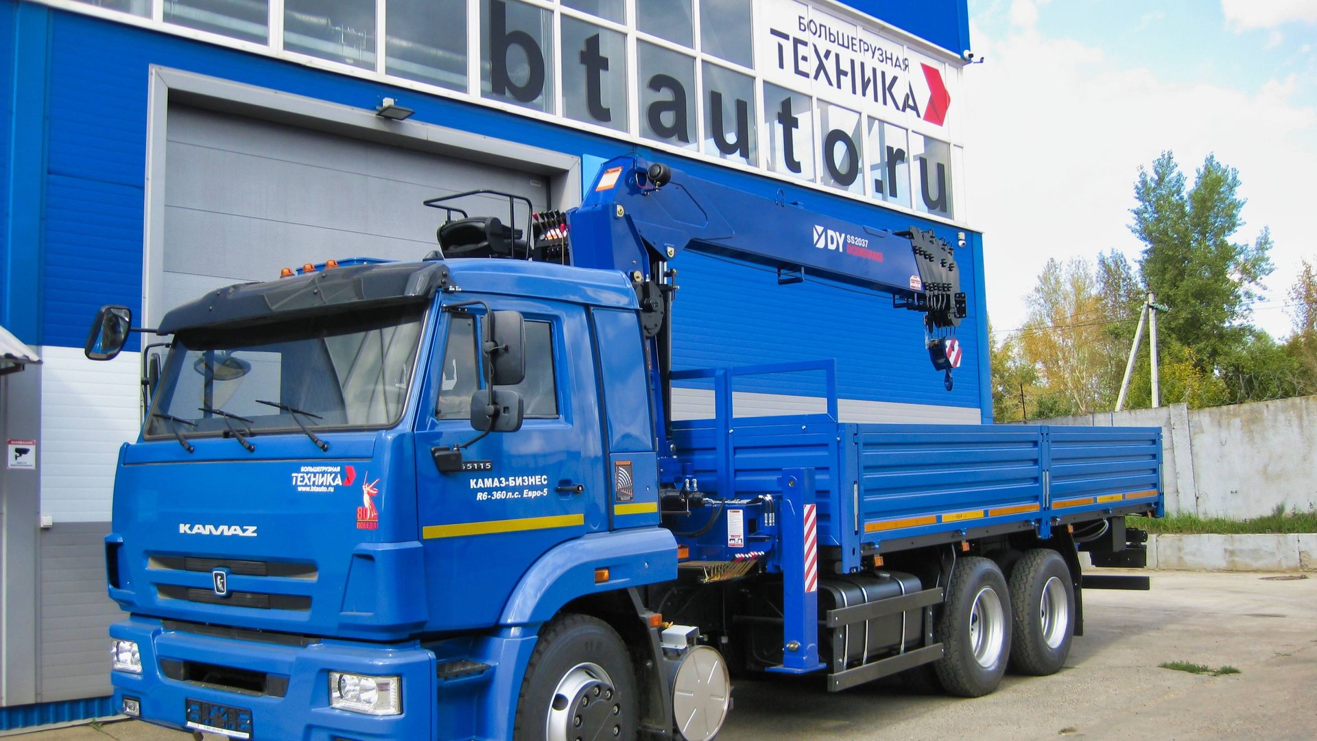 Бортовой автомобиль КАМАЗ-65115 с КМУ DongYang SS2037