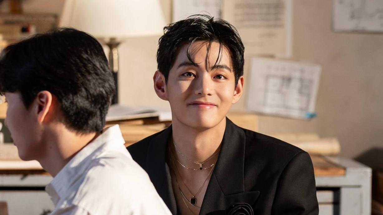 V ✌️ bts август 2025