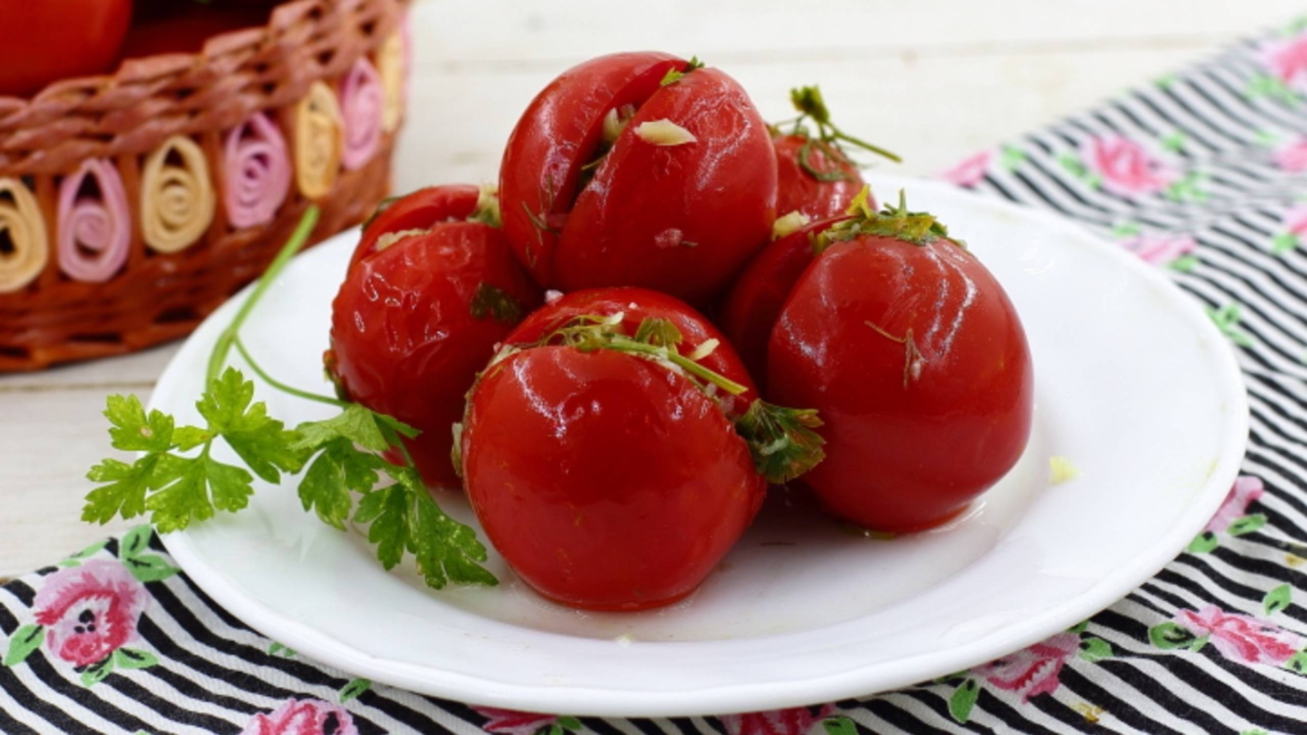 Через 5 часов — на стол! Малосольные помидоры, от которых все без ума.