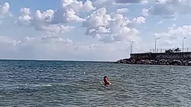 Заплыв в тёплом море при холодном ветре 18 сентября. Мир Универсологии