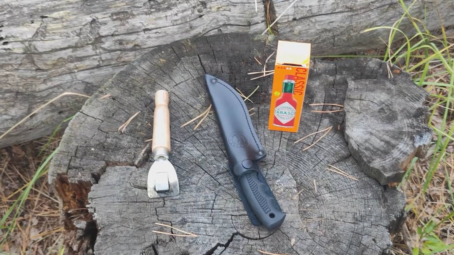 Чапельник, нож и соус