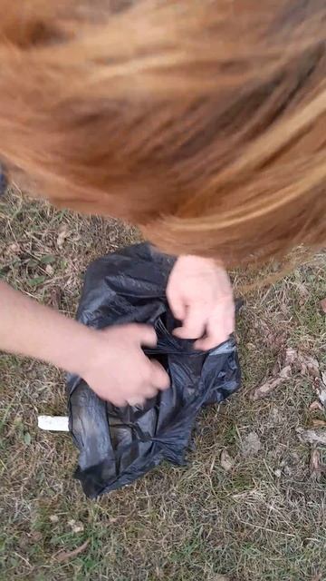 Татьяна подкопала картошку