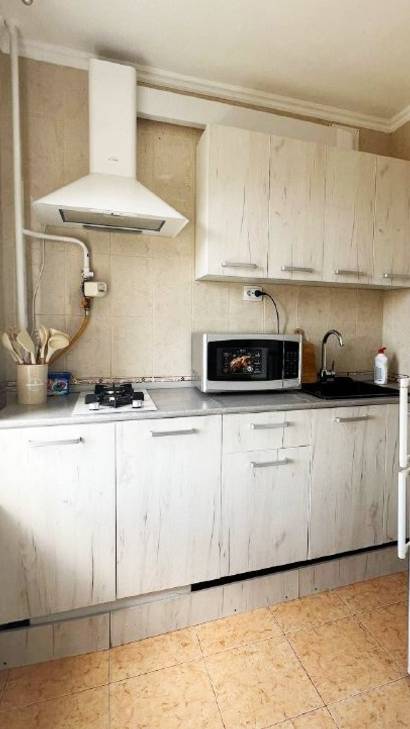 Цена квартиры в Геленджике 13 млн.р. Трёхкомнатная на ул.Полевой при пересечении с ул.Леселидзе.