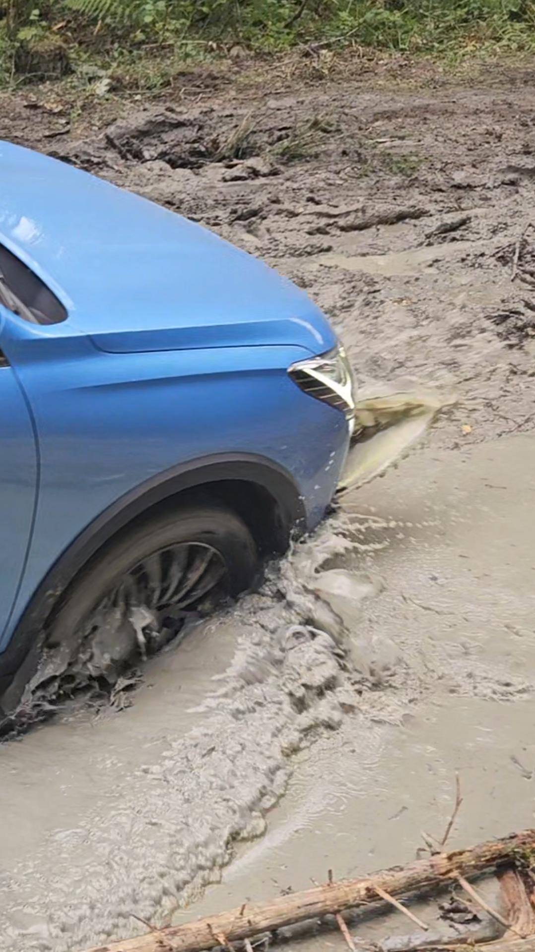 Haval Jolion рвёт дорогу! Лютый тест в глубоких лужах