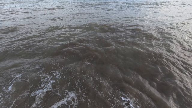 Новый Афон штормовые волны на море