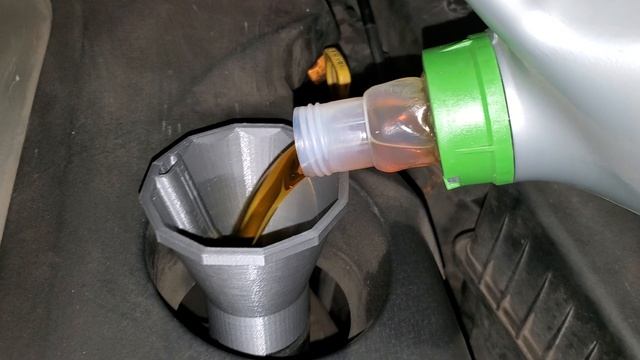 Воронка для залива масла