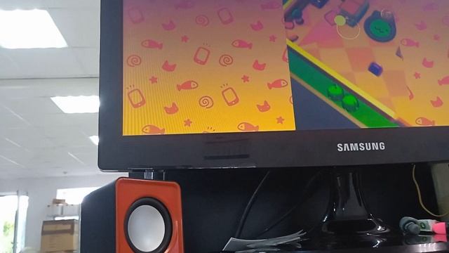 Басик играет в прятки симпы