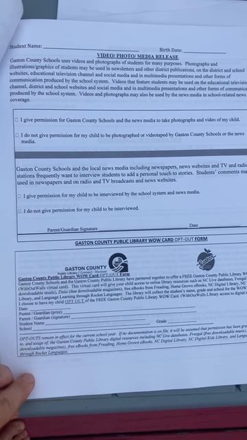 Начало учебного года - бумаги из школы. подпишите, пожалуйста.