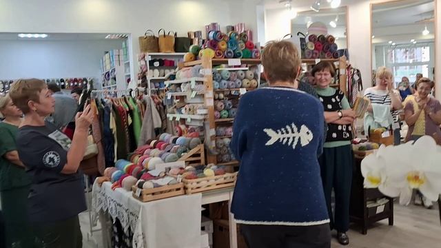 Вязальная встреча в Москве.Презентация футболки "Хулиганки".Автор Нина.