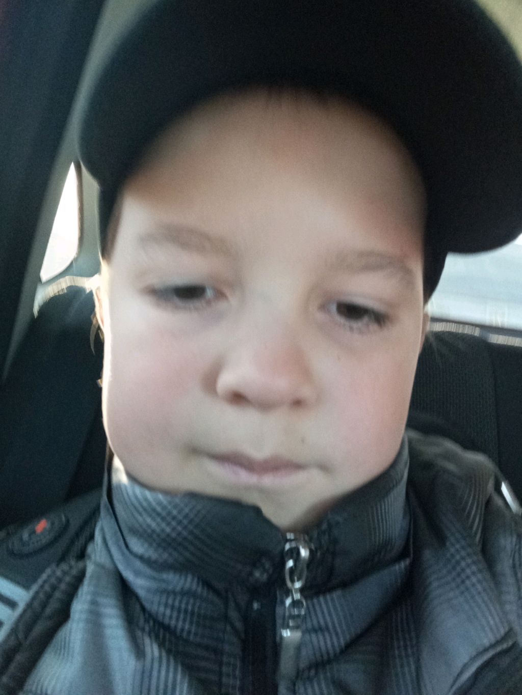 Рассказываю о себе и показываю комнату