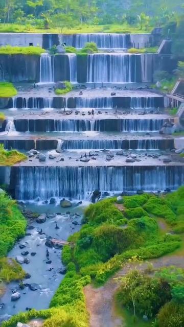 Водопад Гроджоган Вату Пурбо в Джокьякарте , Индонезия