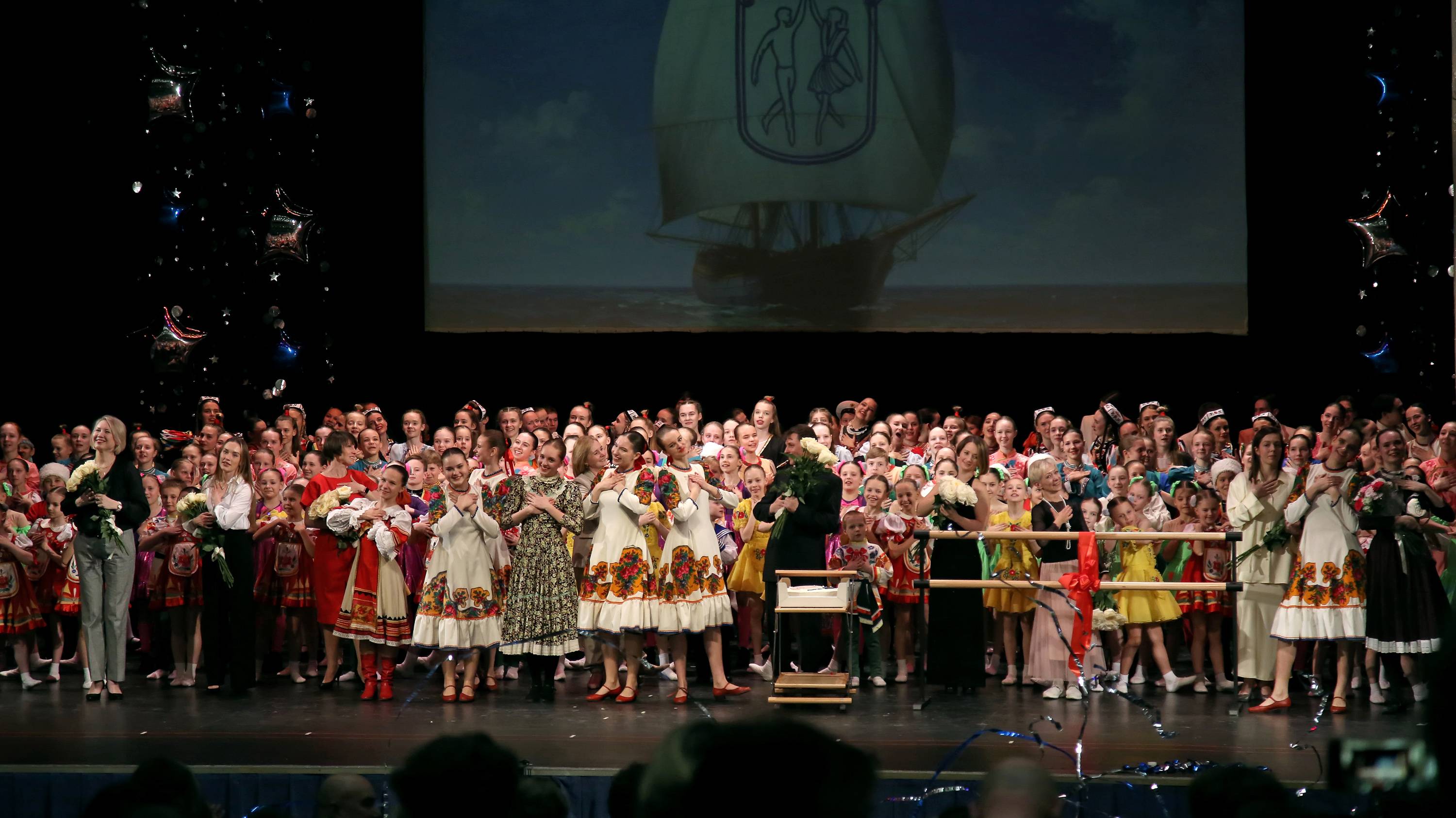 Проводы выпускников, Ансамбль "Школьные годы". Farewell to graduates, "School Years" ensemble.