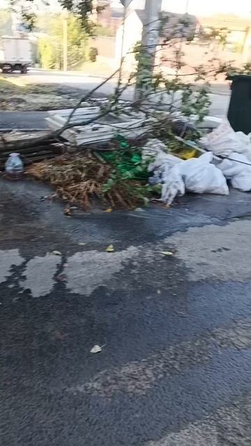 Прорыв канализации на улице Листопадова