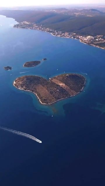 Остров Галежняк, известный как «Остров любви» или «Сердечный остров», Хорватия