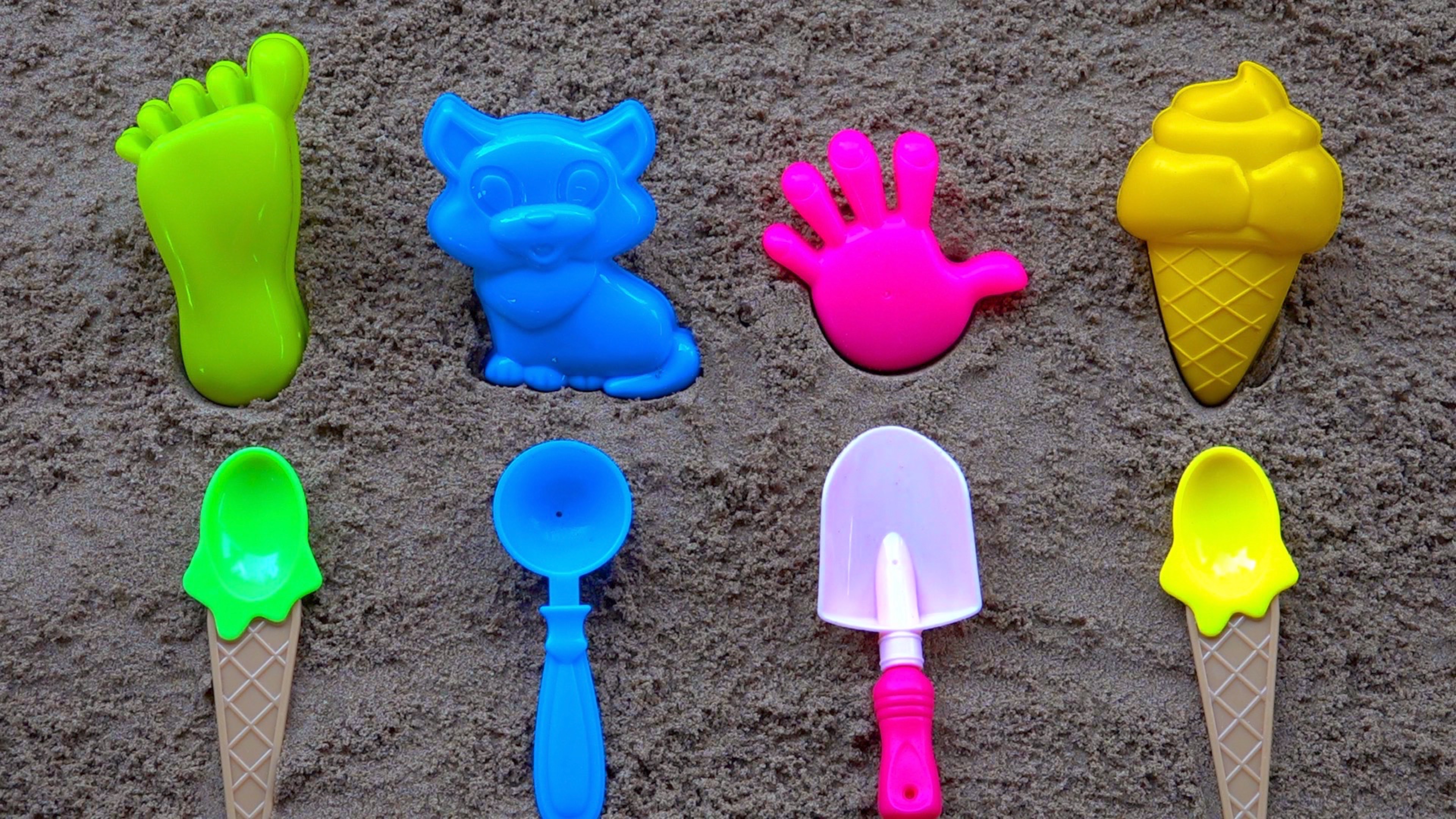 Изучаем Цвета и Цифры с Разноцветными Формочками для песка |  Цветные лопатки и ложечки для песка