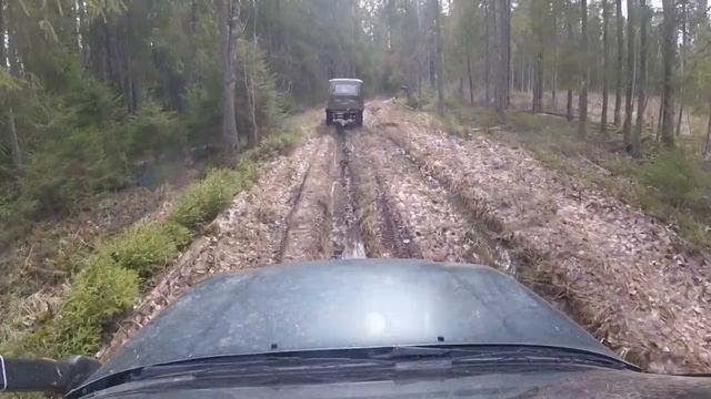 Уаз Хантер Тест Драйв по бездорожью. Покатушки в лесу на Нива Шевроле и Уаз Хантер.