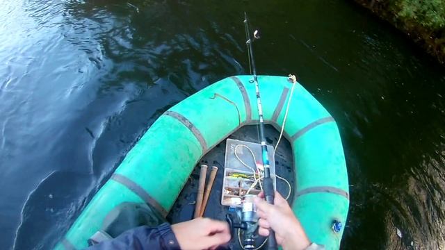 СПЛАВ на лодке.Часть 2. Ловлю щуку и окуней на спиннинг