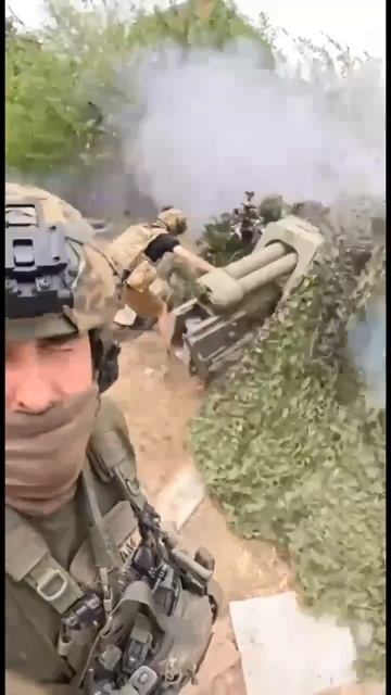 Работают братишки