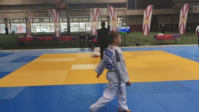 1. Гончаренко Дмитрий (правша)