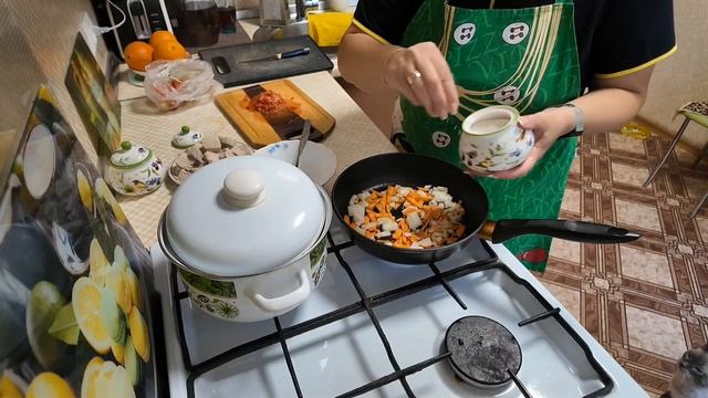 Суп из перловки с мясом // жареная картошка с тушёнкой