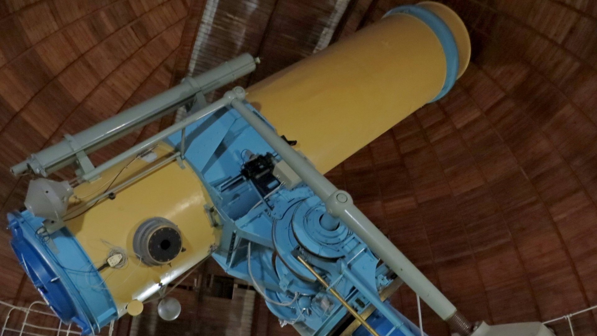 Внутри трех телескопов Крымской обсерватории.