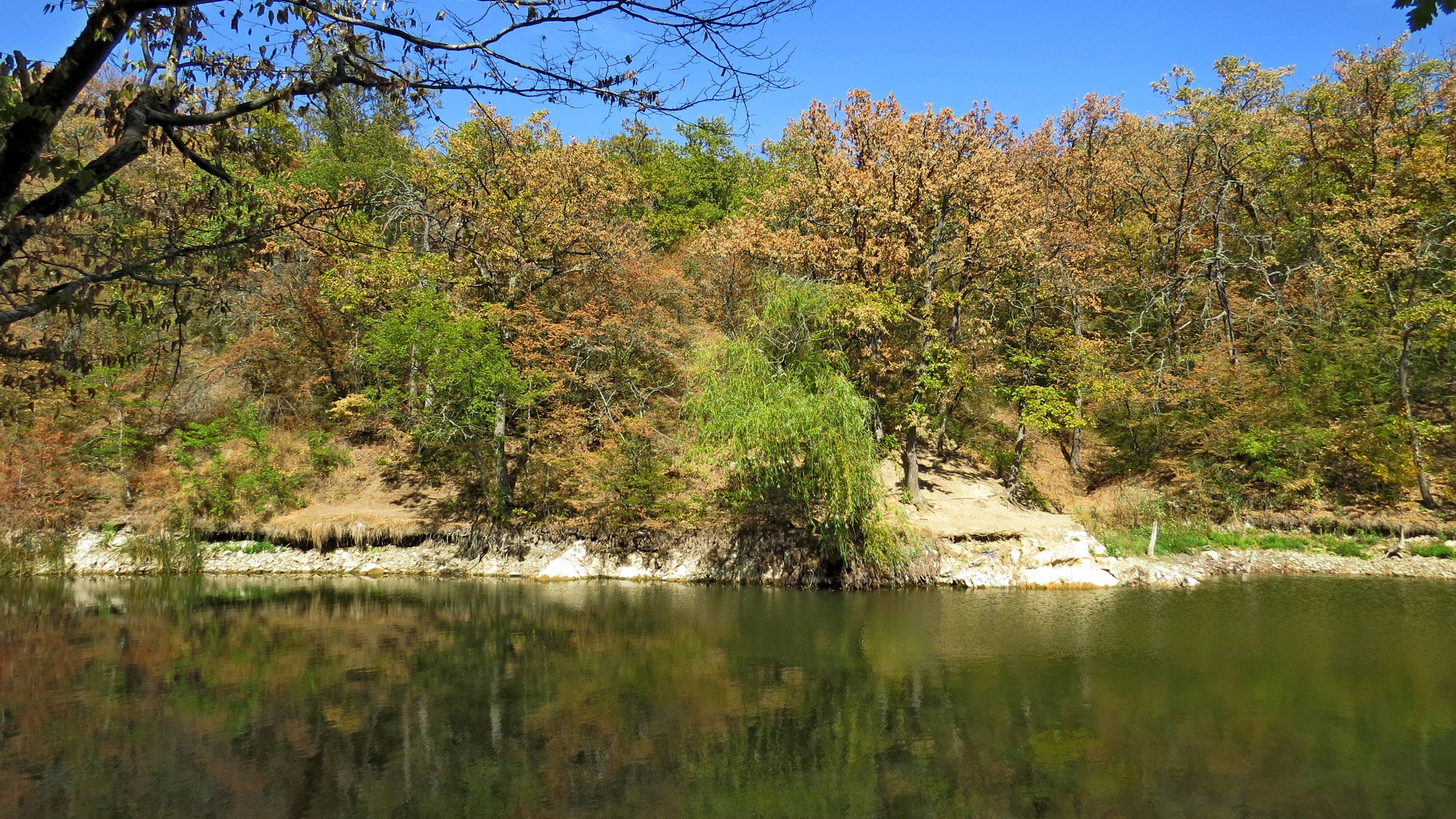 Знаменитое озеро в п. Научный. Бахчисарай.