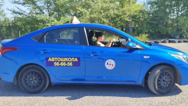 Второе занятие с Полиной на площадке. Учимся трогаться