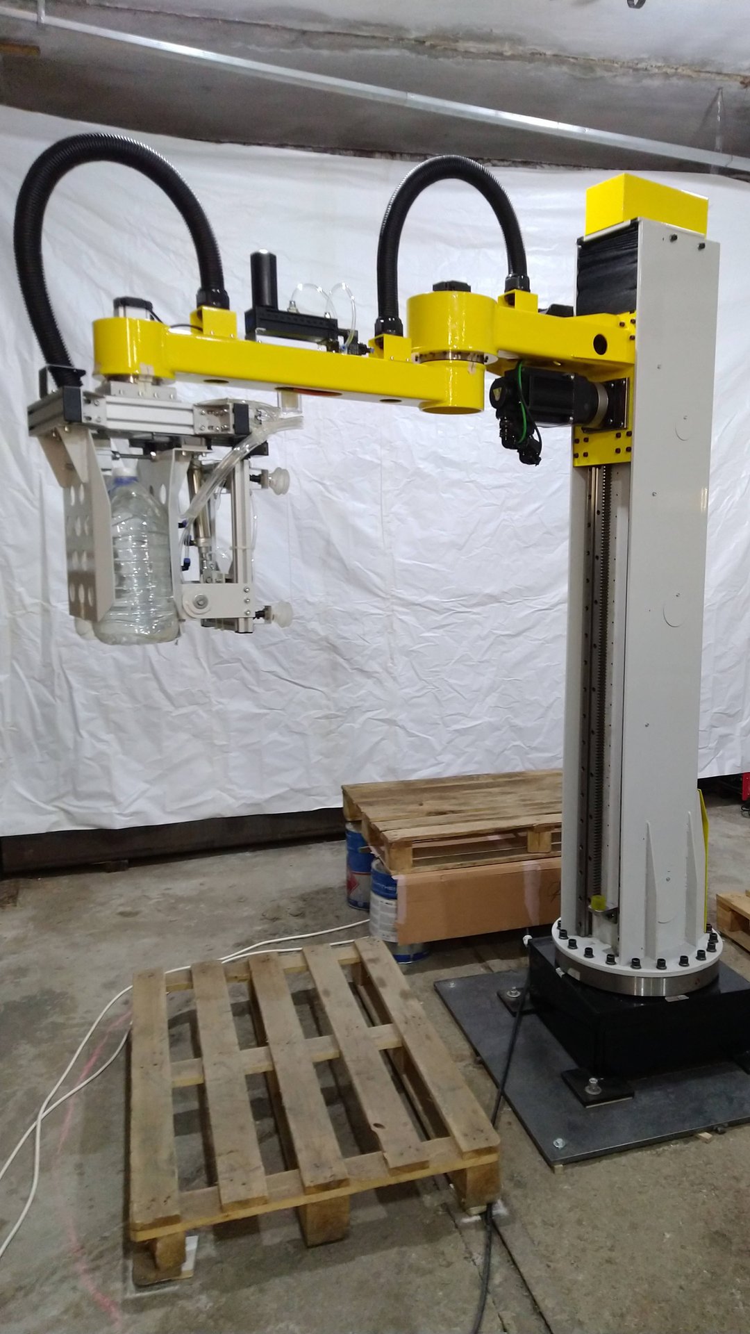 Робот-манипулятор (укладчик / паллетайзер)