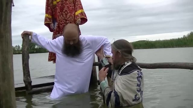 Крещение в Потеряевке. 12. 07 .2015 . снимают со стороны  храма